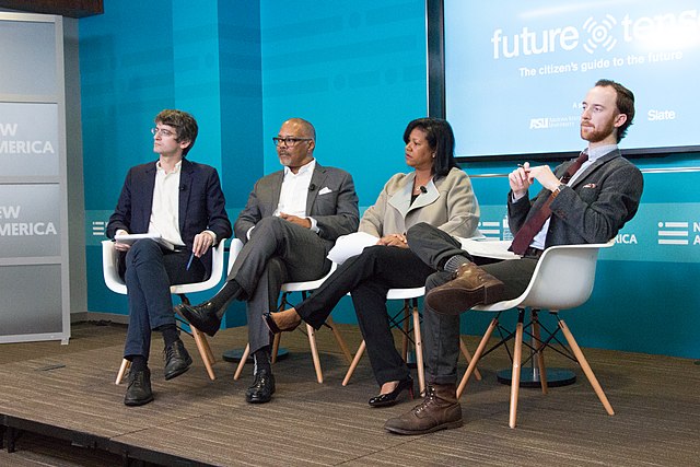 Леон Нейфах (Leon Neyfakh) (Продюсер, Актер озвучивания, Люди за кадром ...